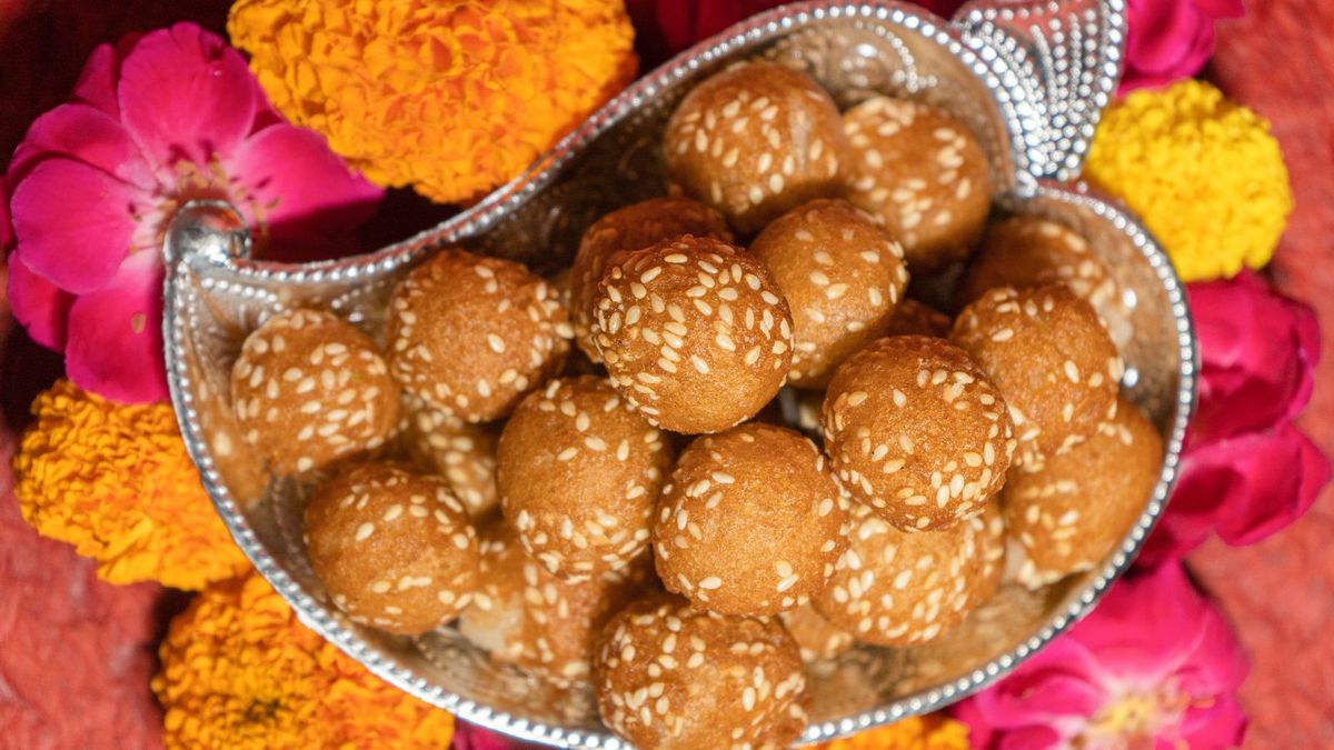 Homemade Anarsa Recipe For You To Try | Zee Zest