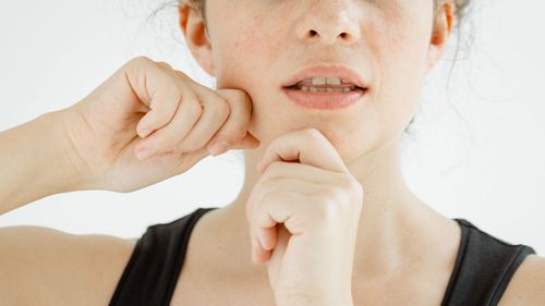 5 Facial Exercises To Get Rid Of The Double Chin I Zee Zest