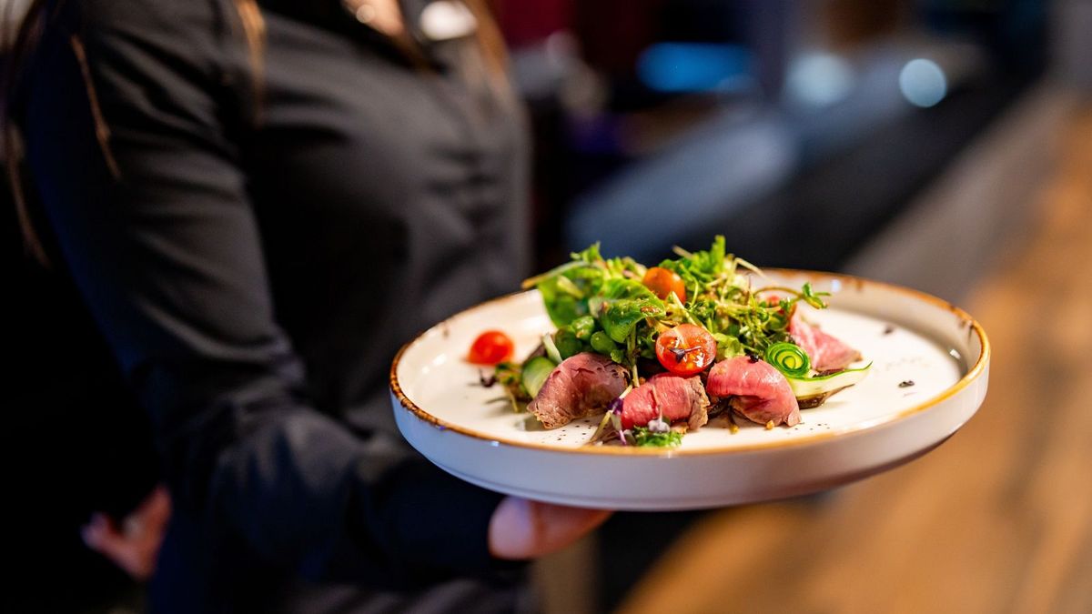 Dining In Mumbai: Here Are The Best Places | Zee Zest