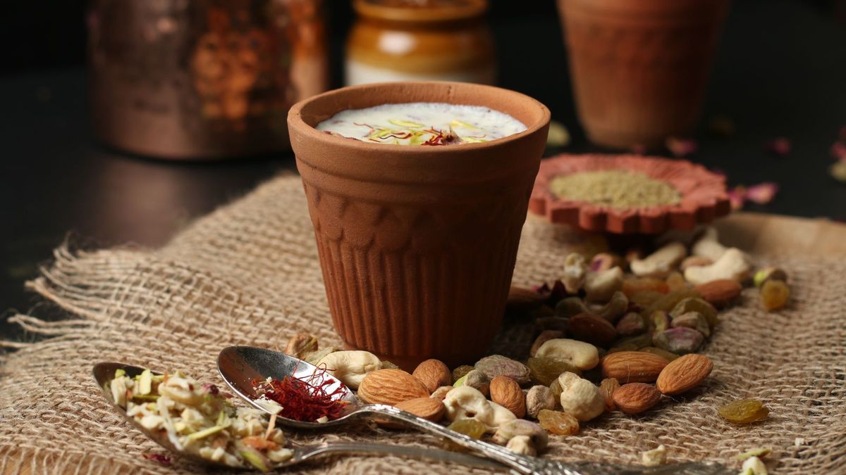 Must Try Festive Holi Drinks For 2025 | Zee Zest
