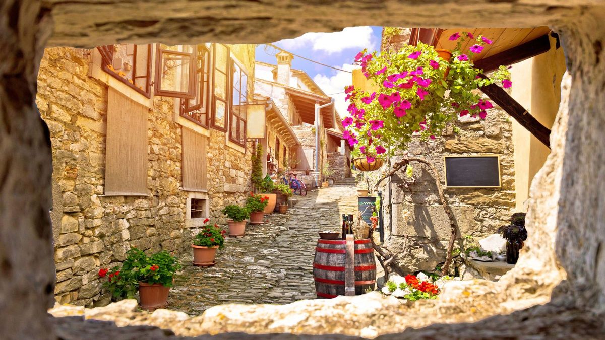 Visit The Smallest Town In The World: Hum, Croatia | Zee Zest