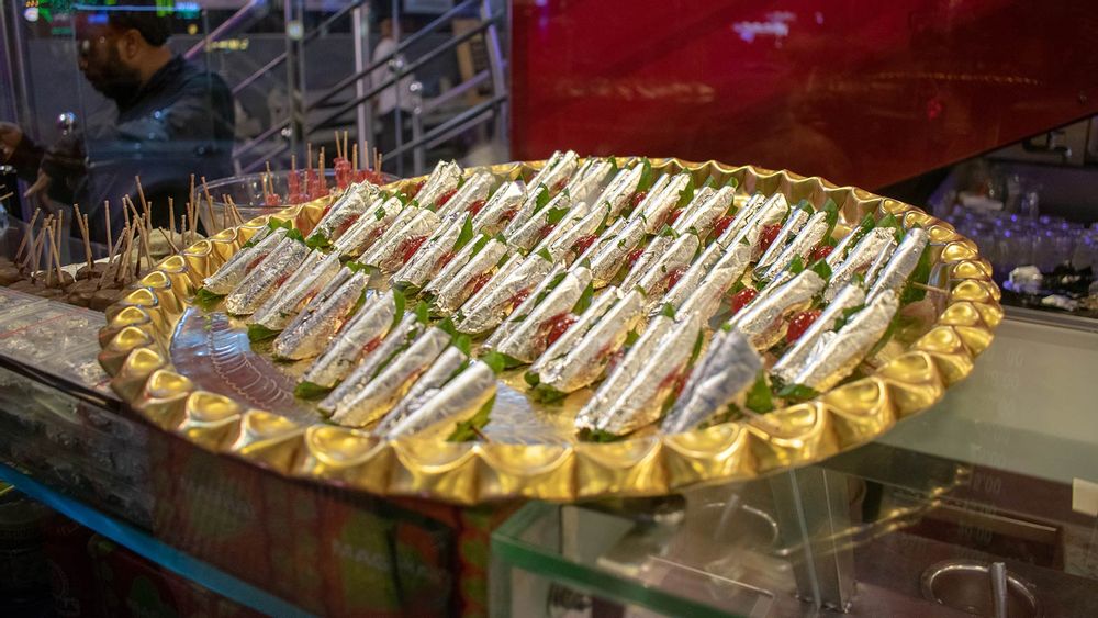 The Best Food And Drinks To Try In Varanasi, UP | Zee Zest