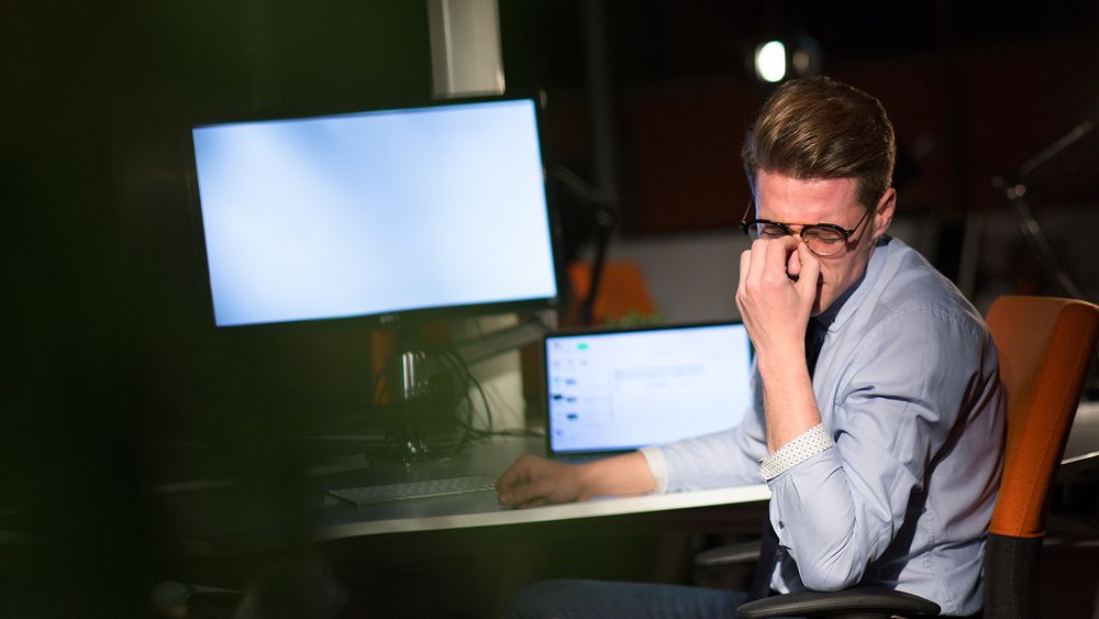 Why Too Much Tech And Gadget Use Is Unhealthy And How To Avoid It | Zee ...