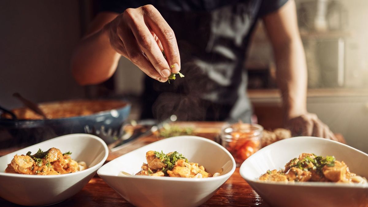 12 Celebrities Who Love To Cook | Zee Zest