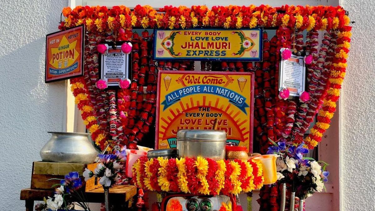 Jhal Muri In London Wins Hearts On The Internet | Zee Zest