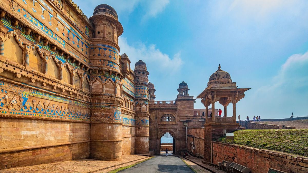 Incredible Forts To Visit In Madhya Pradesh | Zee Zest