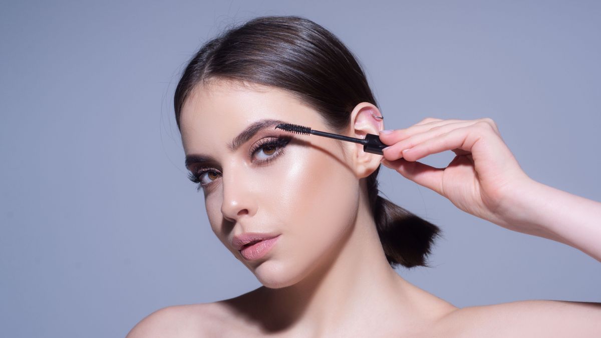 8 Best Mascaras According To Beauty Experts