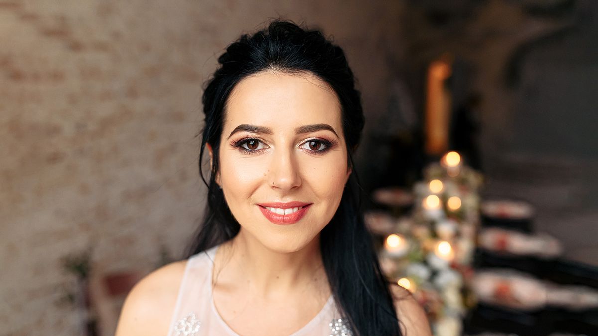 How To Build A Make-Up Kit For Beginners | Zee Zest
