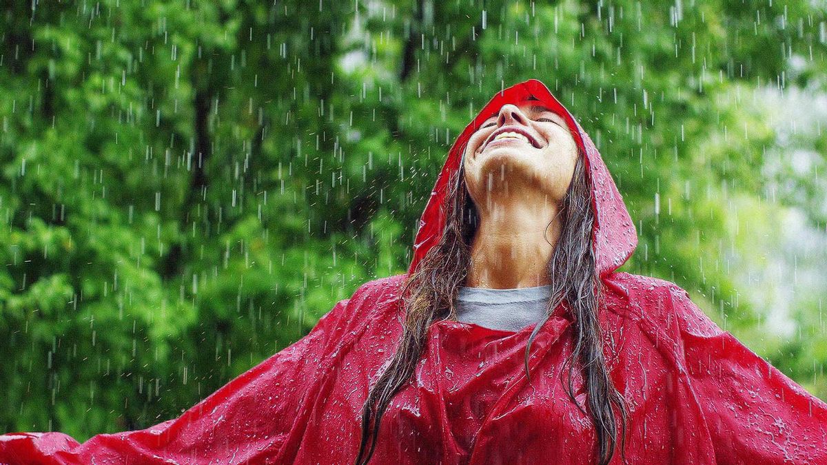 How To Take Care Of Your Skin During The Monsoons | Zee Zest