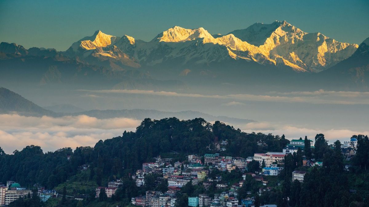 Best Places To Visit In Darjeeling | Zee Zest