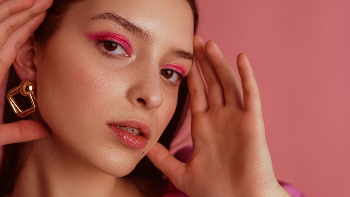 Pink Eye MakeUp: Realising La Vie En Rose | Zee Zest