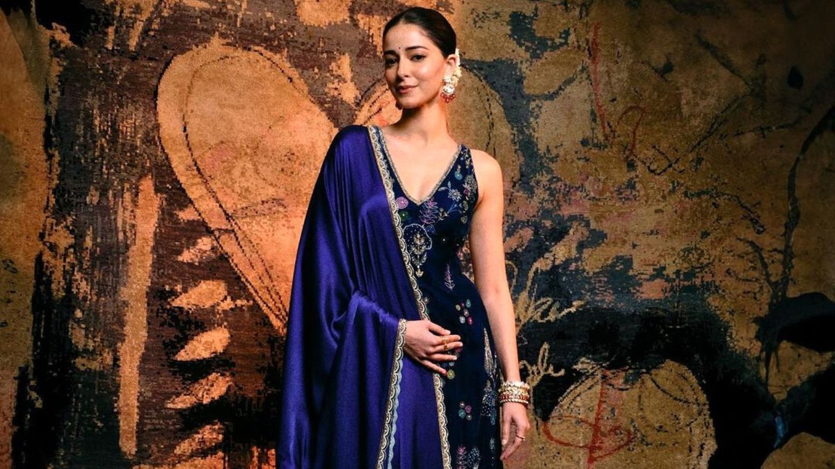 How To Wear Blue On Day 7 Of Navratri 2024 | Zee Zest