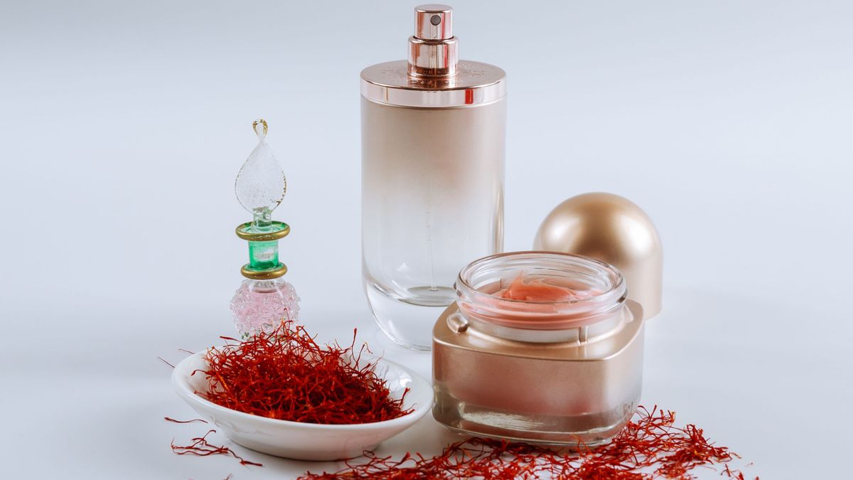 Saffron Benefits For Skin: Spice Up Your Skin Care | Zee Zest