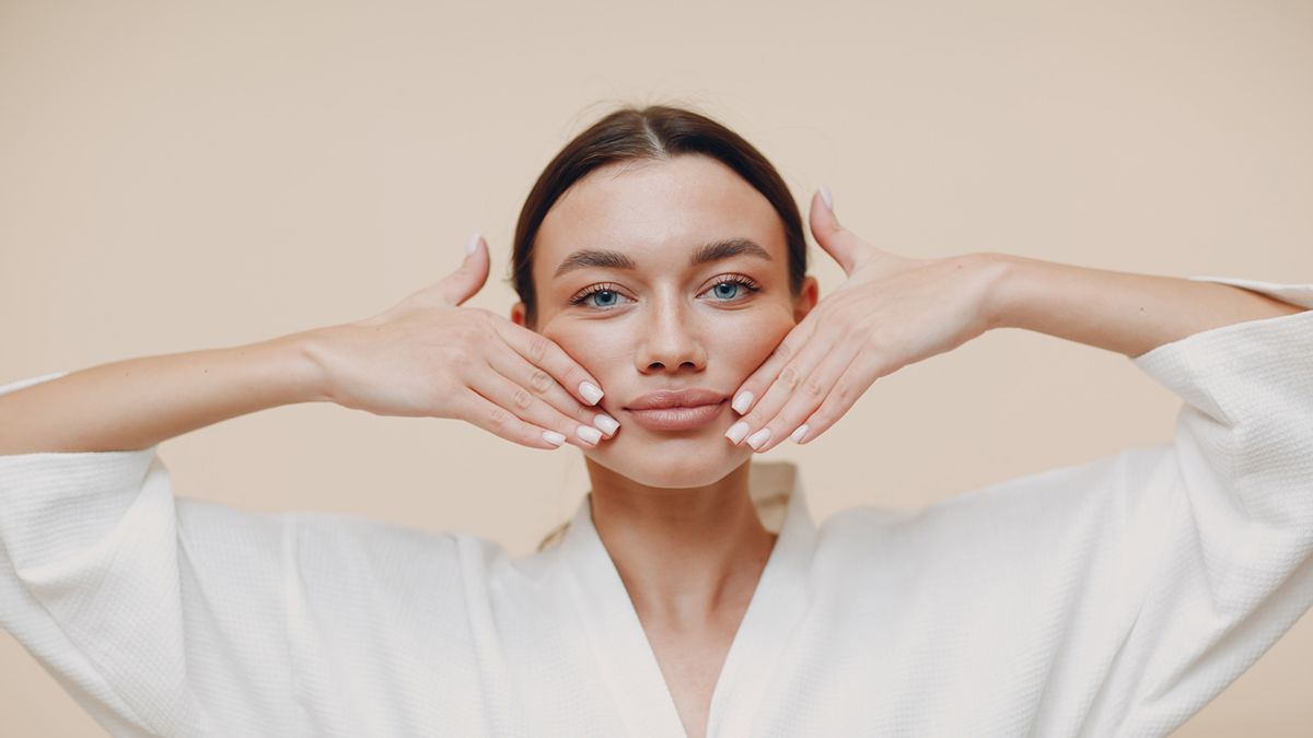 4 Facial Exercises For A Sculpted Face | Zee Zest