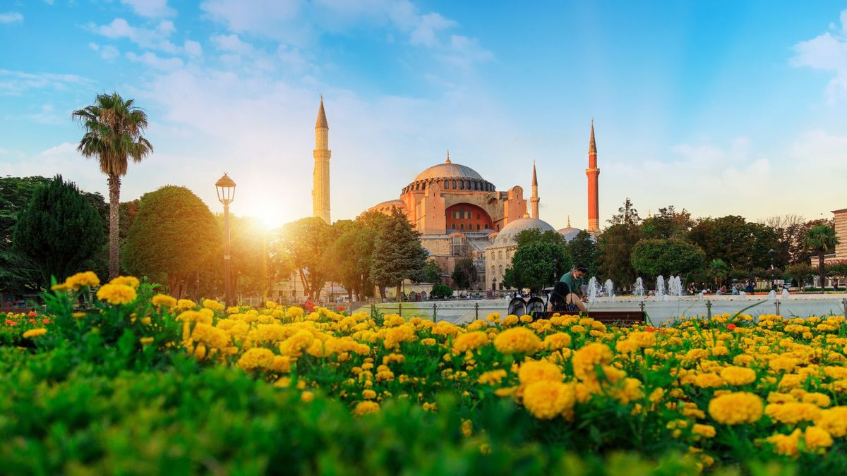 Check Out This Quick Istanbul Travel Guide | Zee Zest
