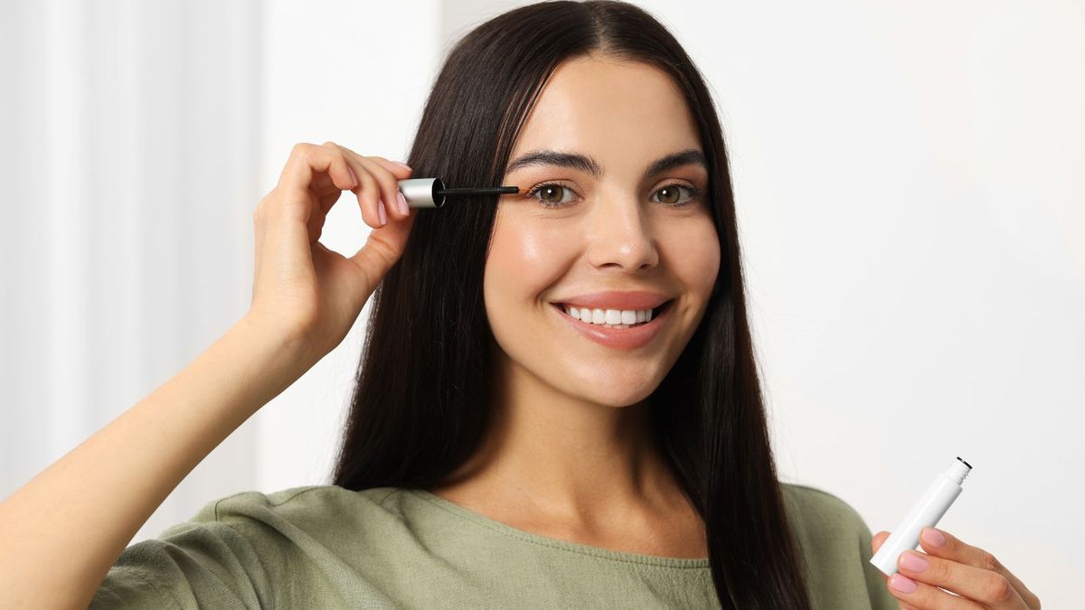 Best Rated Eyelash Growth Serums | Zee Zest