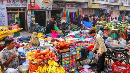 Agra Shopping Spree: Explore Bustling Markets | Zee Zest