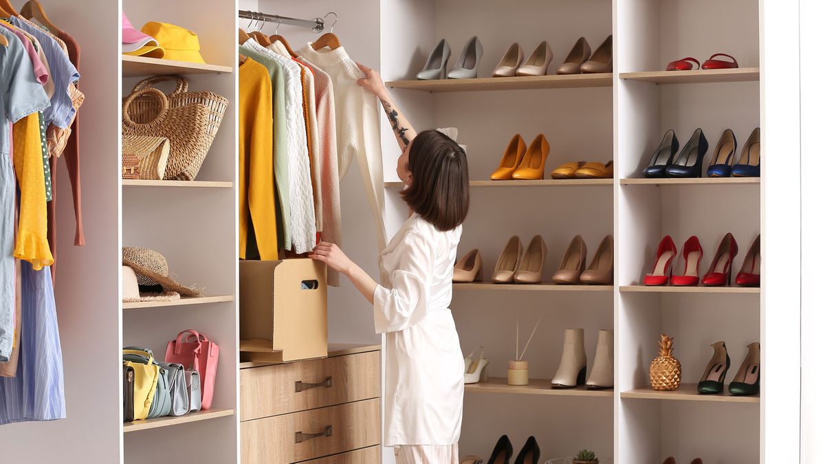 Ultimate Guide On How To Organise Your Wardrobe | Wardrobe Arrangement ...