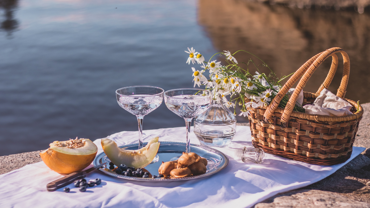9 Picnic Ideas & Food: Romantic Dates & Fun Outings | Zee Zest