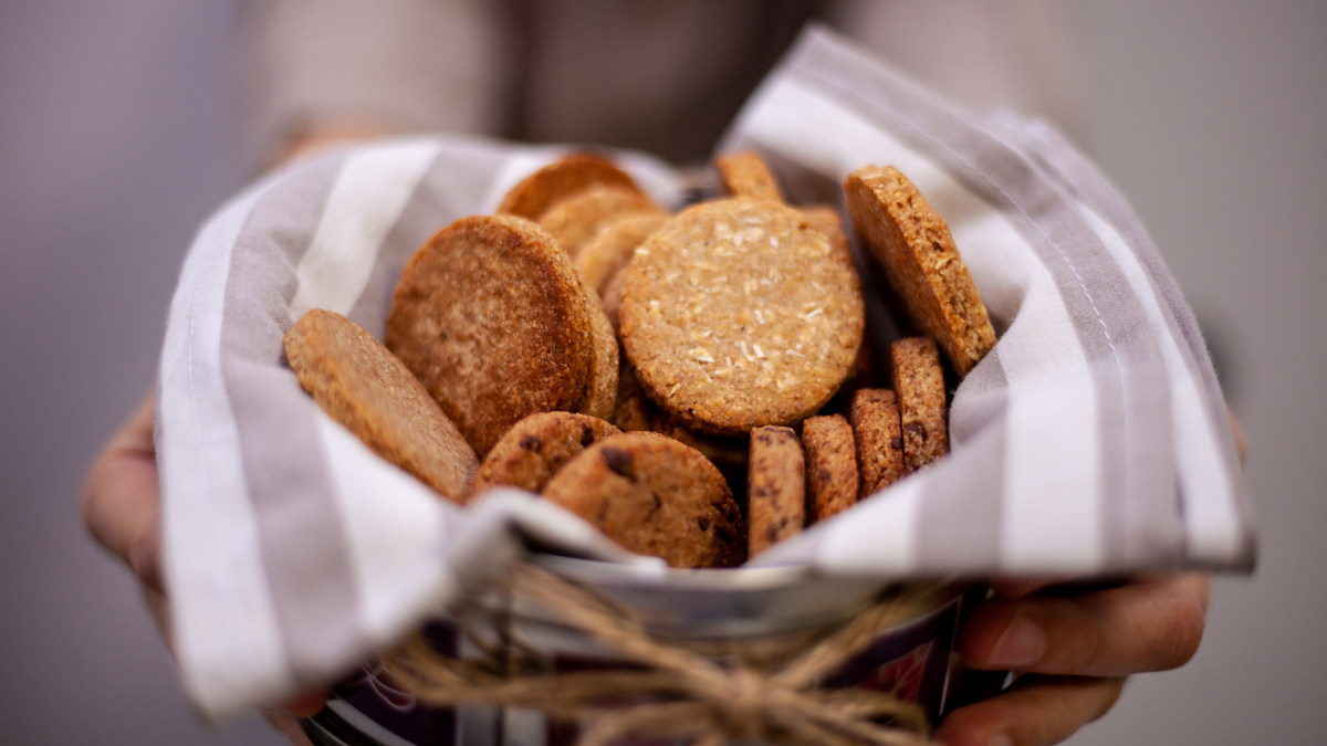 5 Most Common Type Of Cookies And Biscuits | Zee Zest