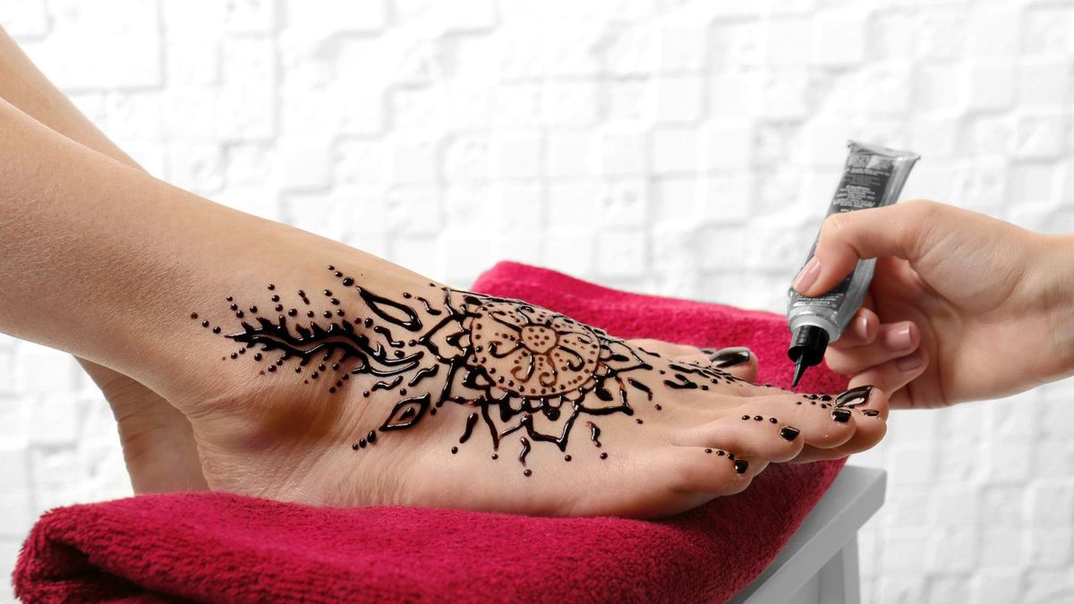 Beautiful Designs For Mehndi For Legs | Zee Zest