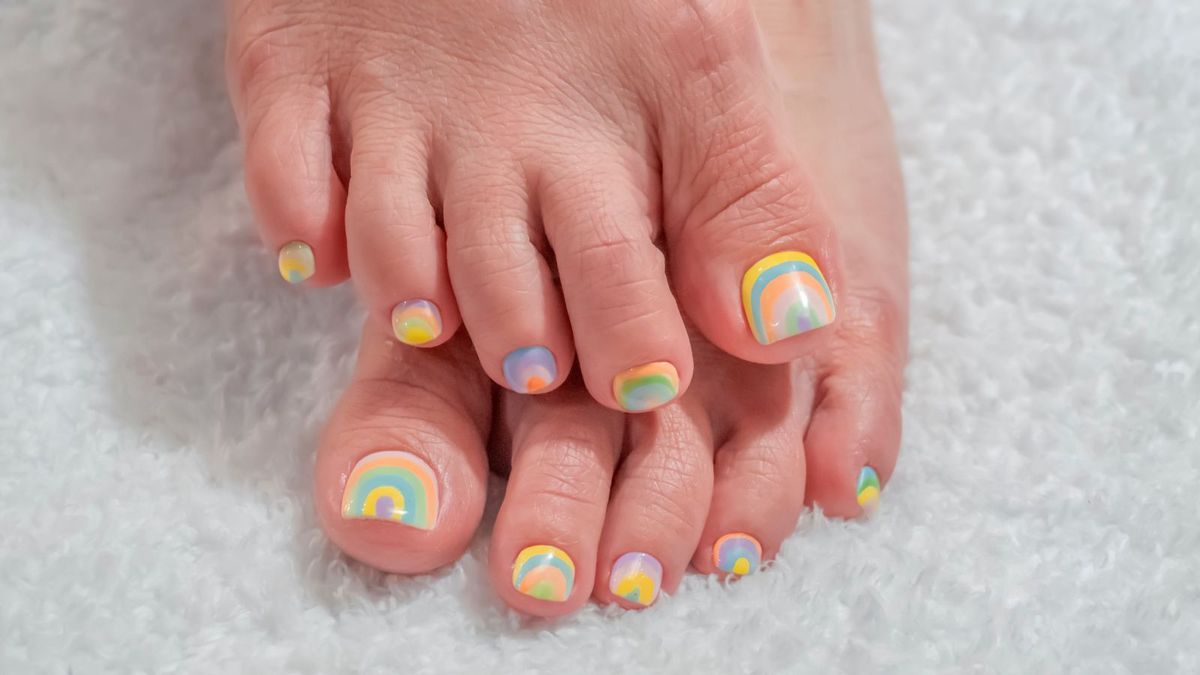 7 Artistic Toenail Design Ideas For Your Feet | Zee Zest