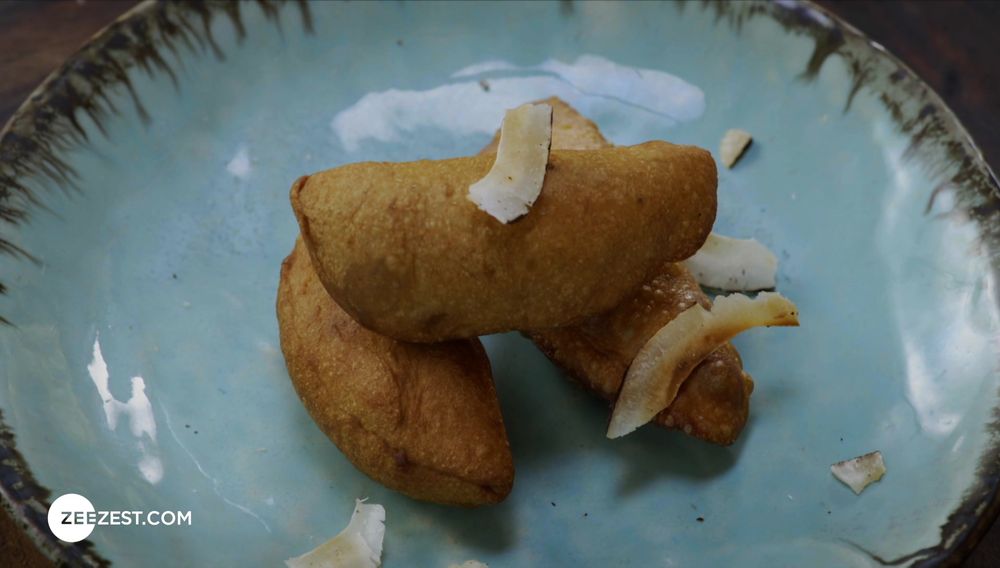 Watch Xutuli Pitha Recipe By Chef Akansha Khatri