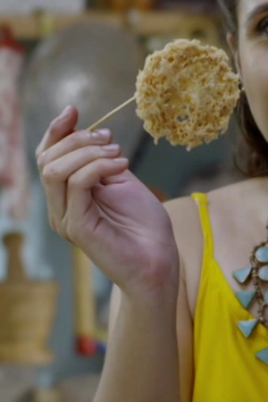 Watch Mini Ghevar With Dulce De Leche Cream And Caramelised Bananas ...