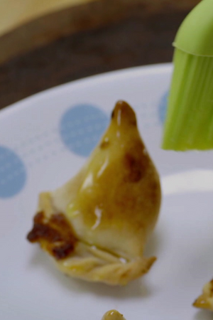 Watch Mawa Samosa Recipe By Chef Akansha Khatri