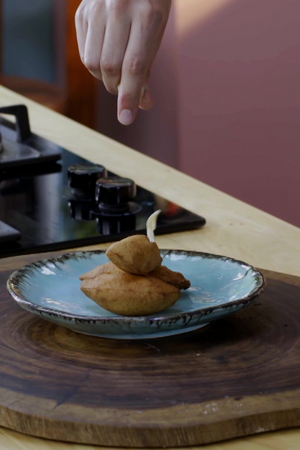 Watch Xutuli Pitha Recipe By Chef Akansha Khatri