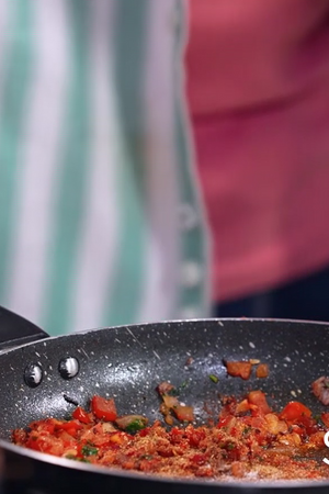 Watch Lasaniya Bateta & Kela Recipe By Chef Smit Sagar