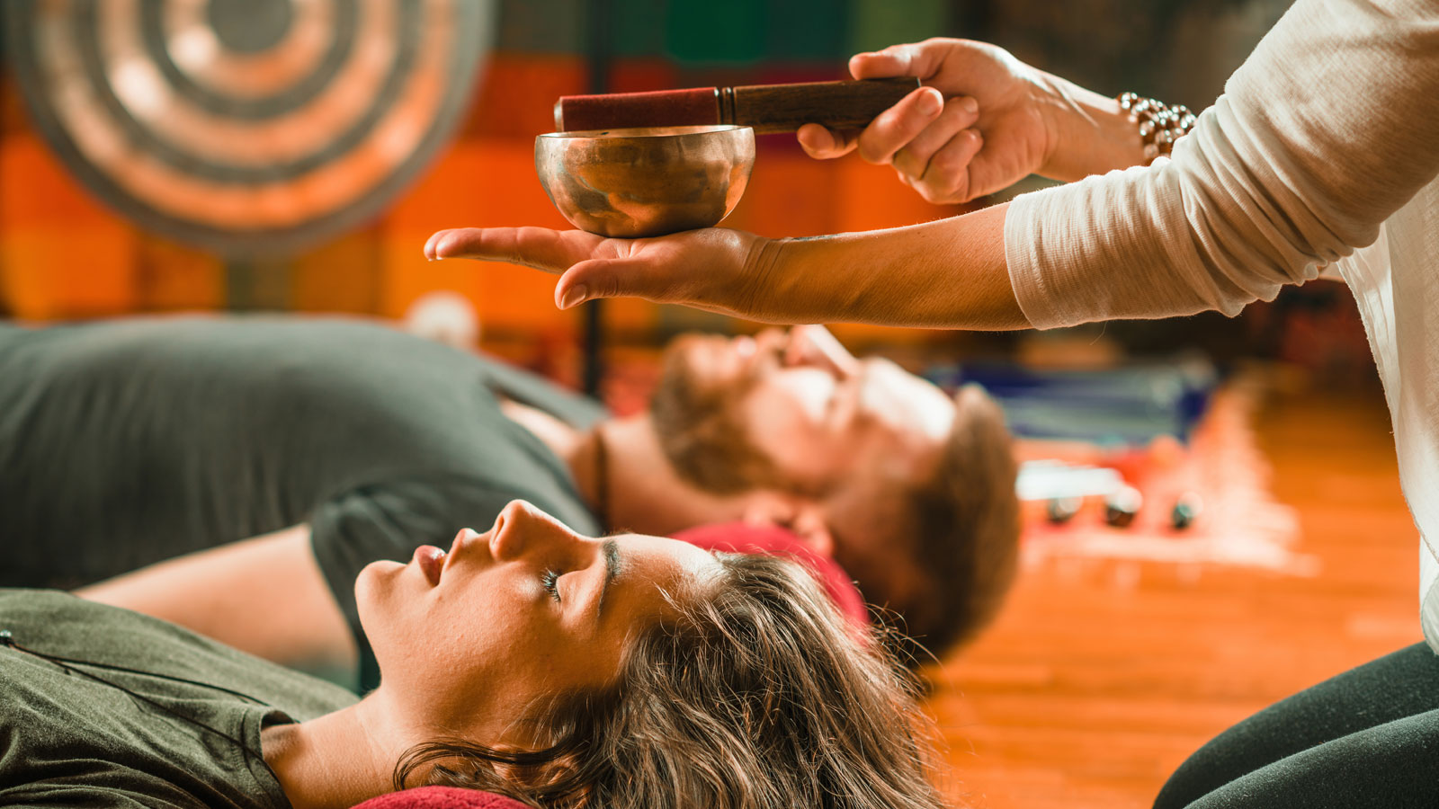 5 Benefits Of Sound Bath Meditation | Zee Zest