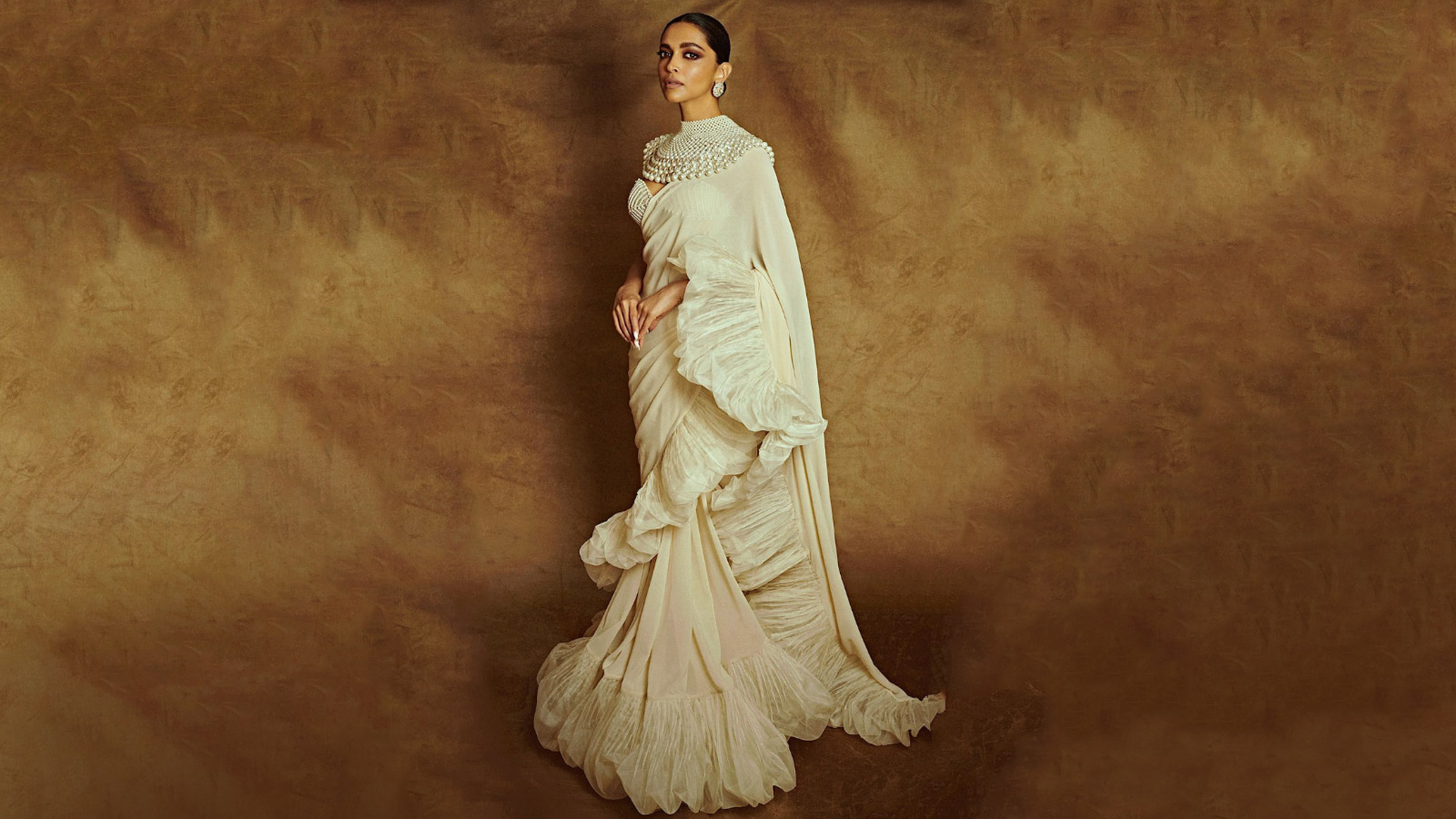 8 Ways To Drape The Saree This Festive Season